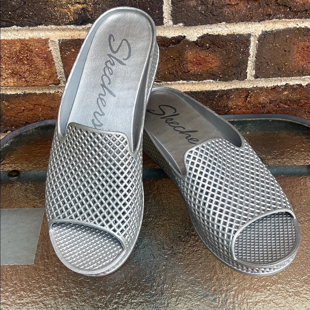 Skechers Women's Silver Slide Sandals - Gem